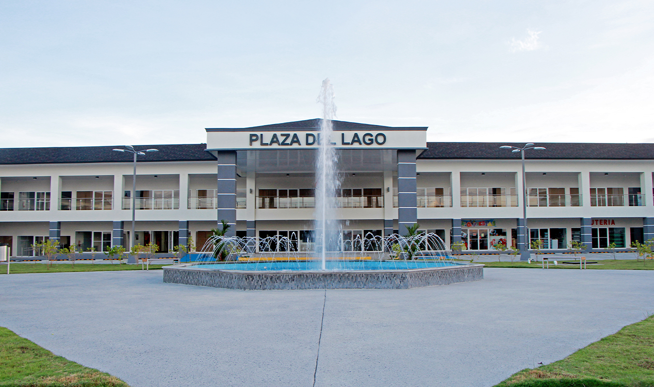 Plaza del Lago